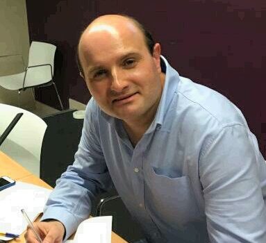 El escritor Jorge David Curiel Alonso presenta "Saber Moverse"